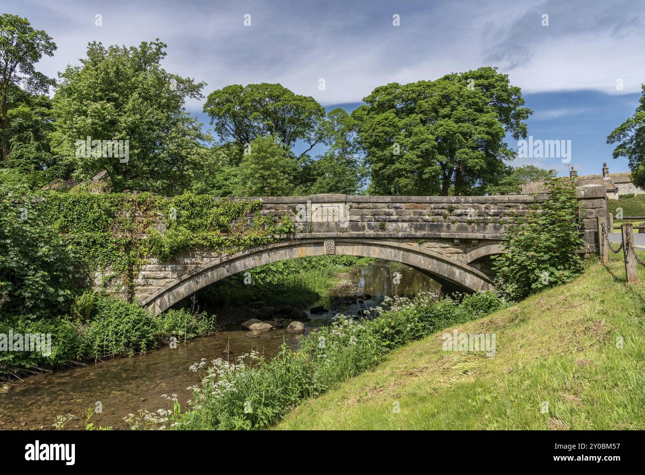 Stone bridge over the Linton Beck, North Yorkshire, England, UK Stock ...