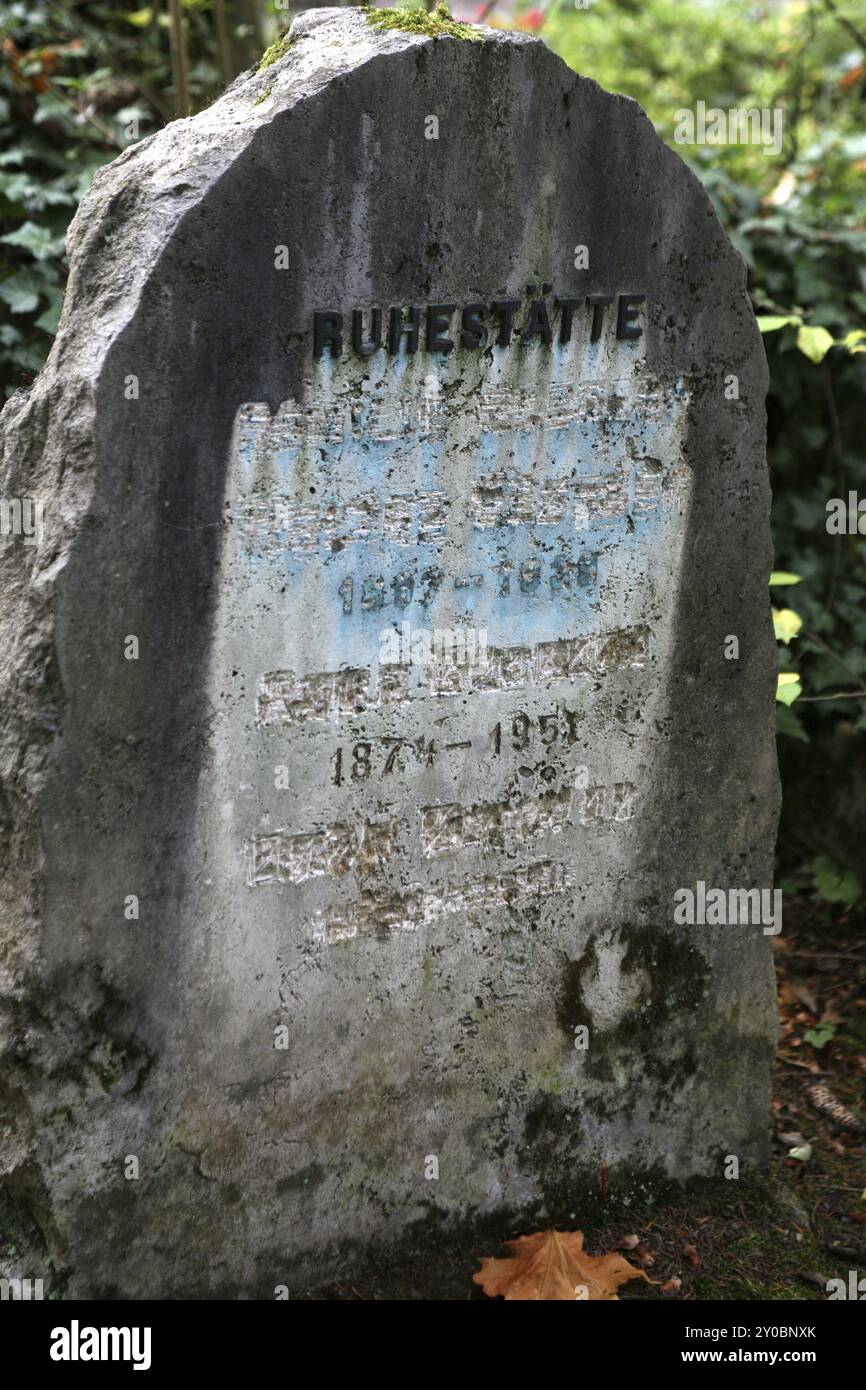 Destroyed gravestone in cemetery hi-res stock photography and images ...