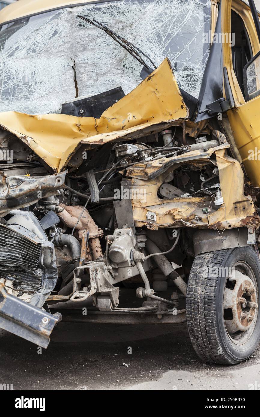 Road accident crash damaged car or wreck broken vehicle Stock Photo - Alamy