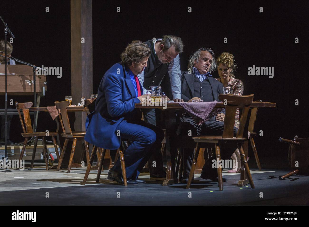 Hans-Jochen Wagner. Martin: Sebastian Schwarz. Karl: Christoph Gawenda ...