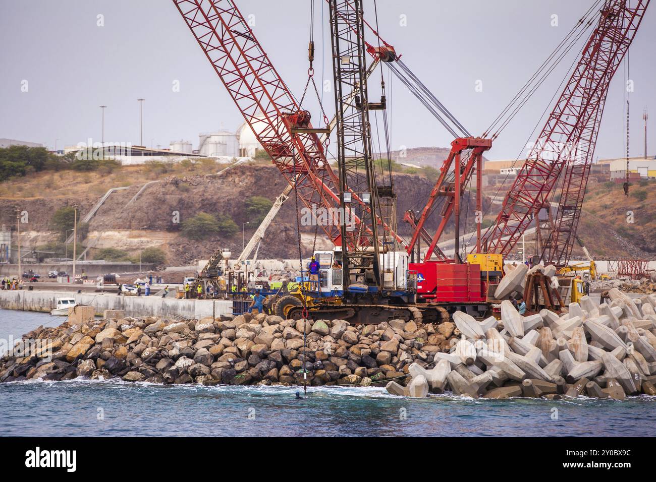 Crane building constructions large building hi-res stock photography ...