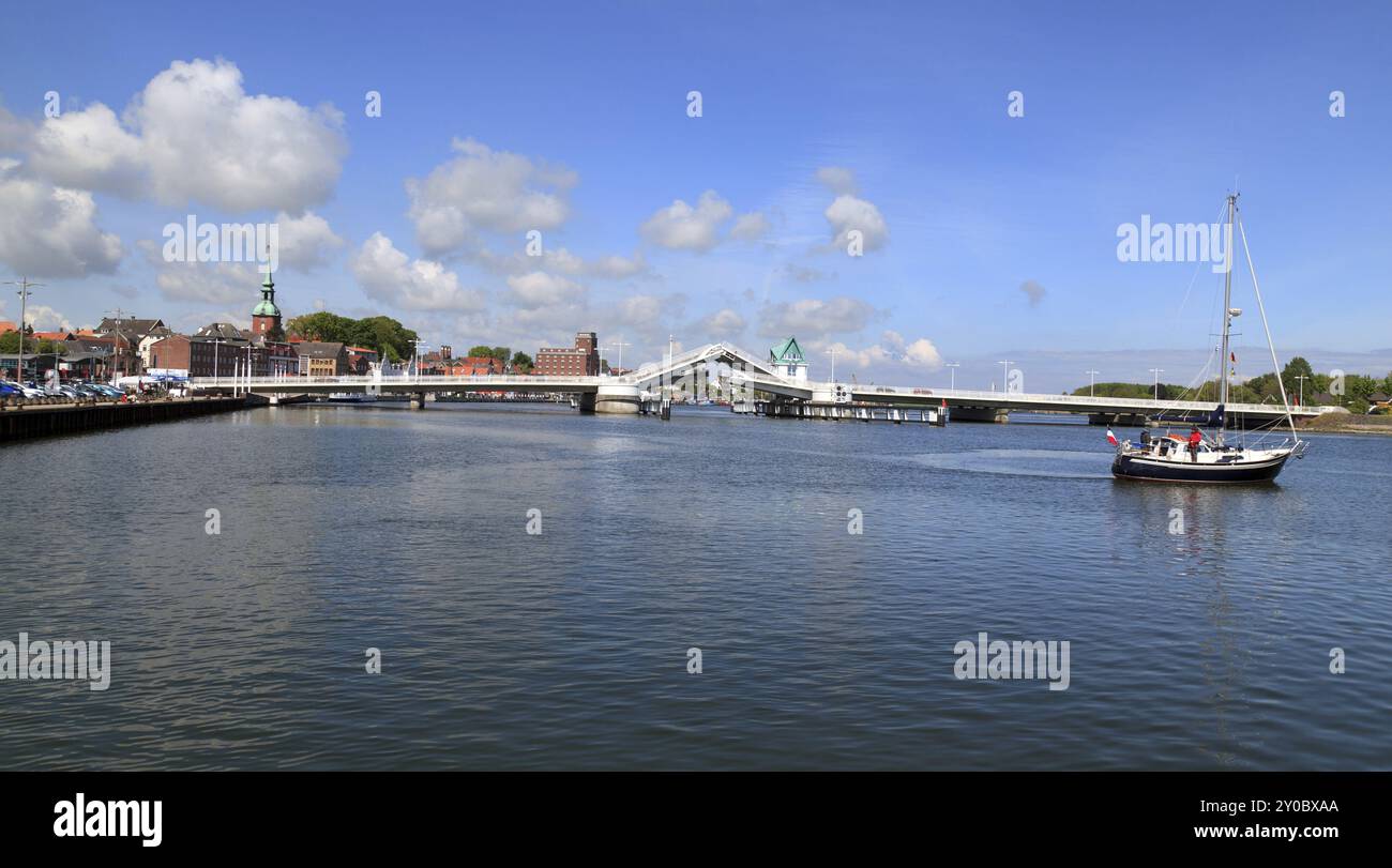 Opening bascule bridges hi-res stock photography and images - Alamy