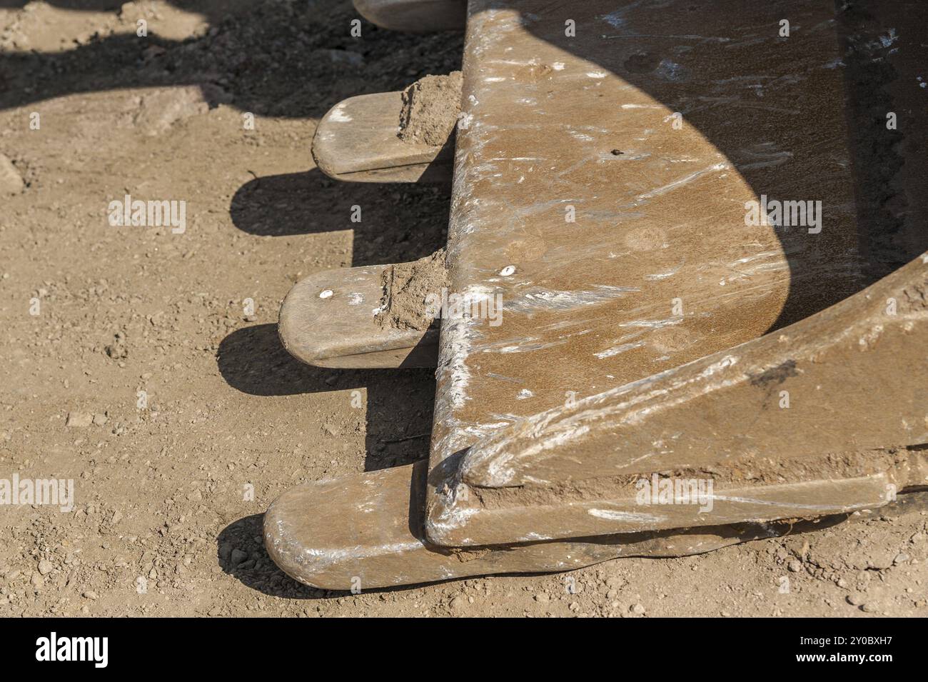Bucket and teeth of an excavator Stock Photo - Alamy