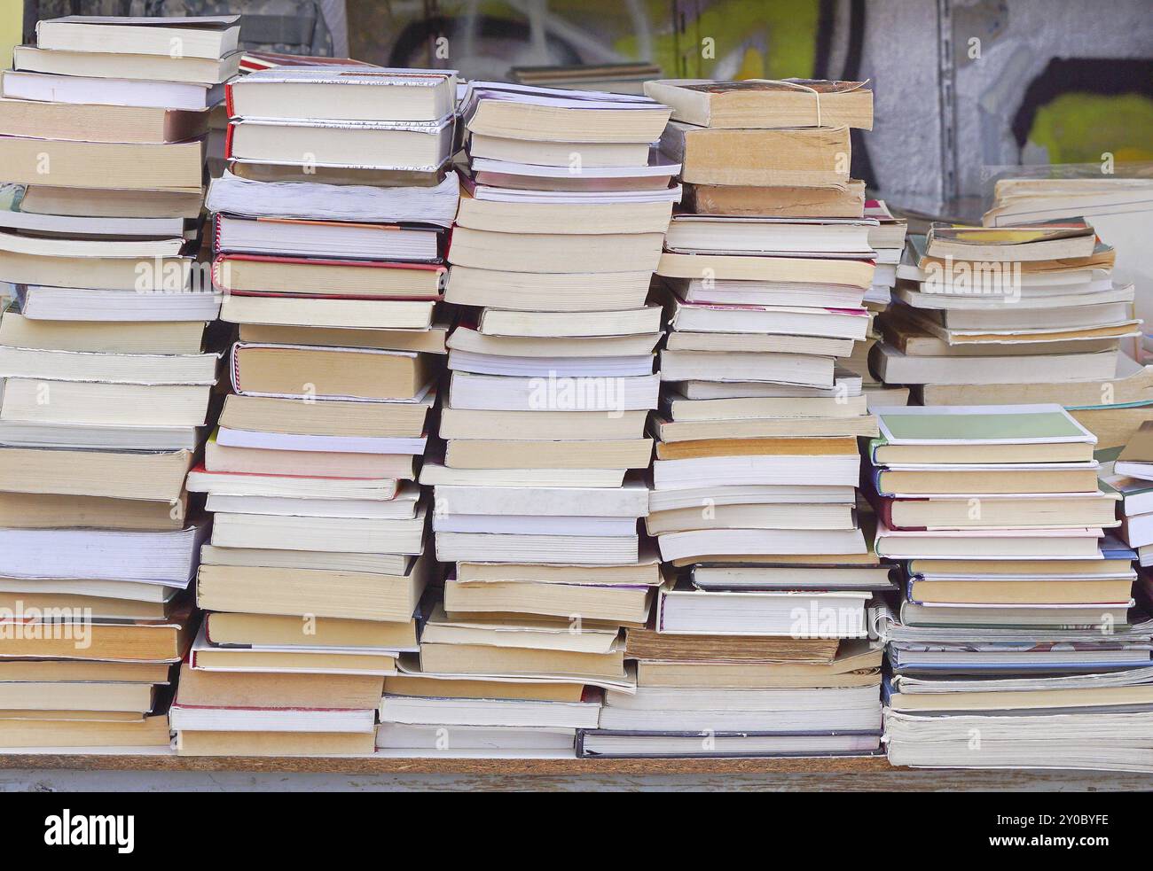 Big pile of books at flea market stall Stock Photo - Alamy