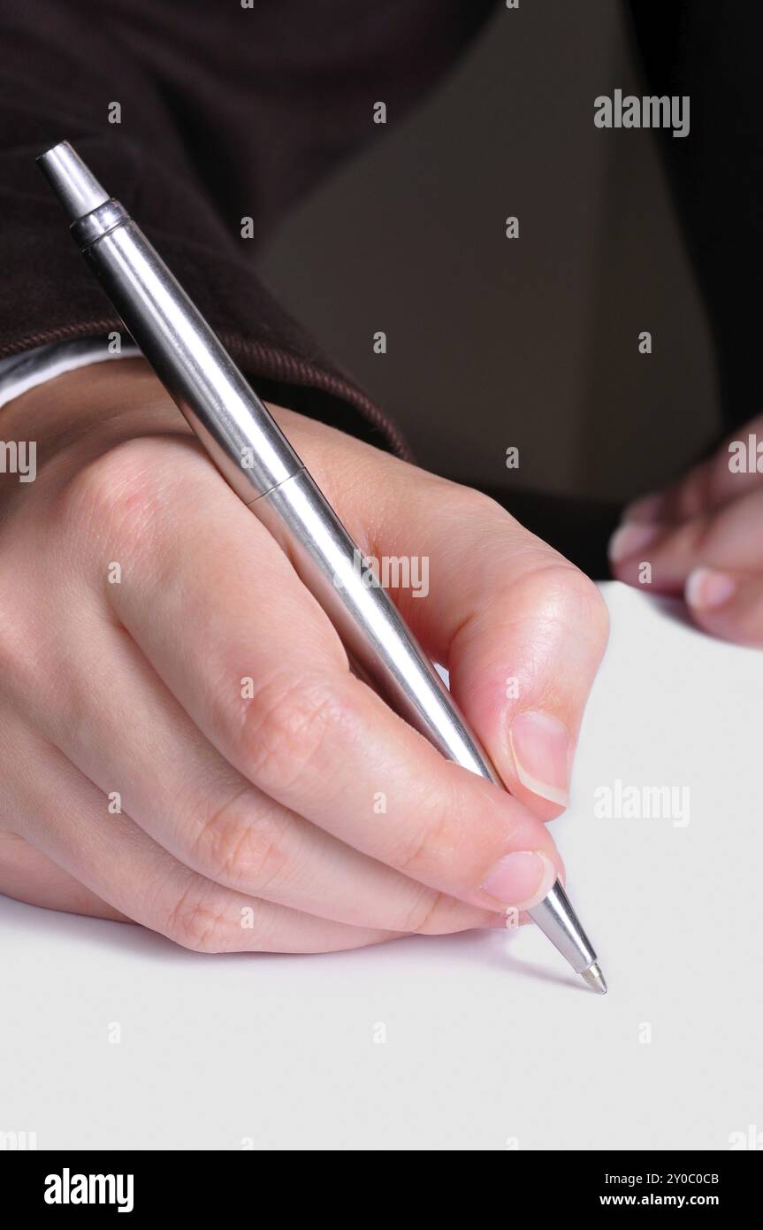 Persons hand signing document hi-res stock photography and images - Alamy
