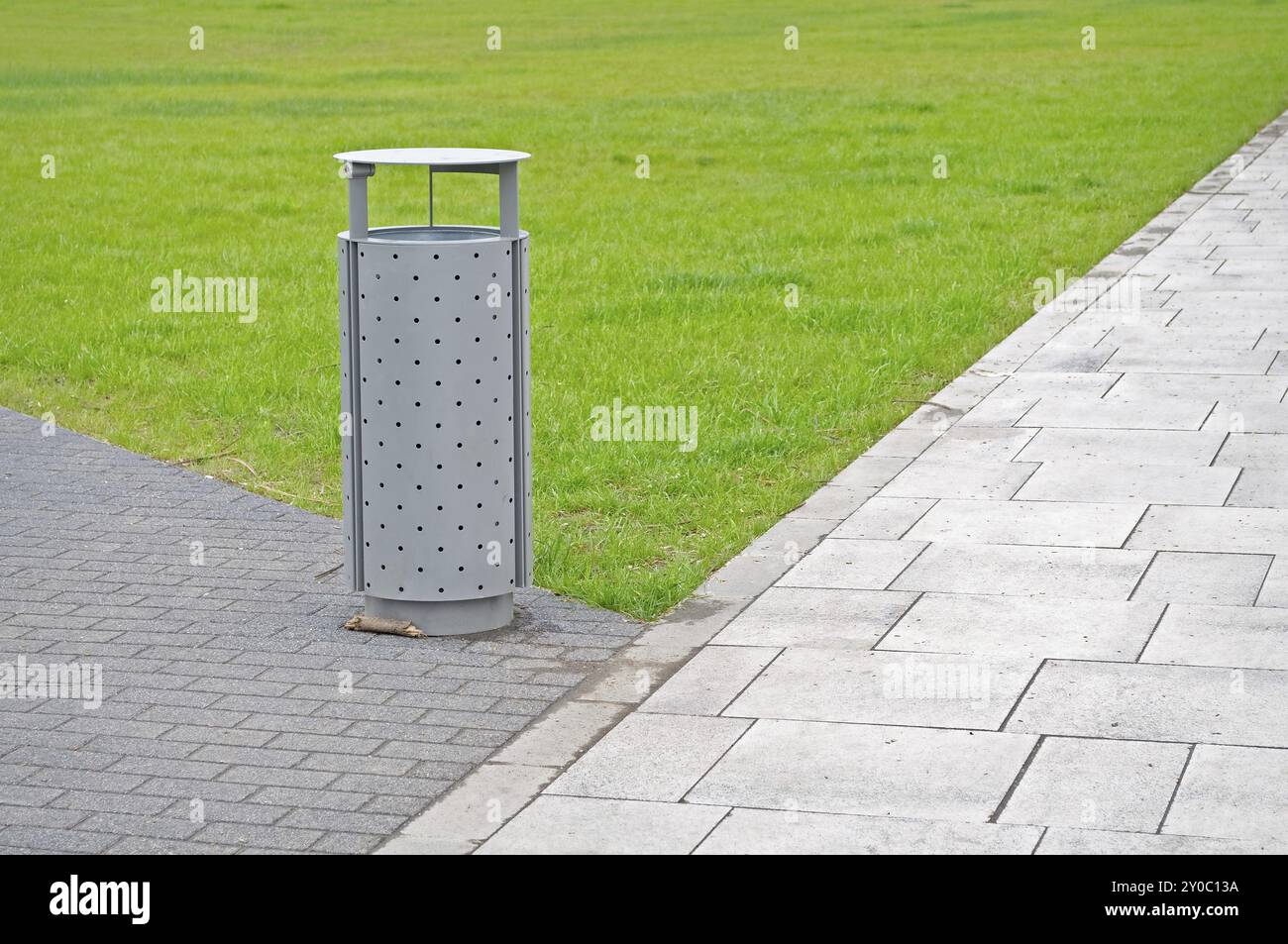 Public litter bin on the park Stock Photo - Alamy