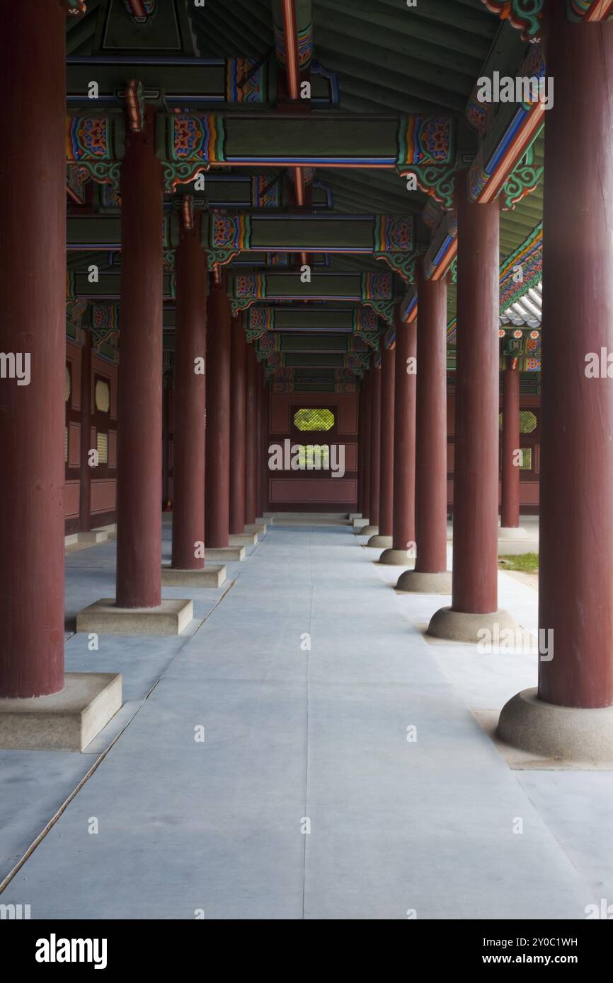 A beautiful set of repeating pillars in a hallway at Gyeongbokgung, the ...