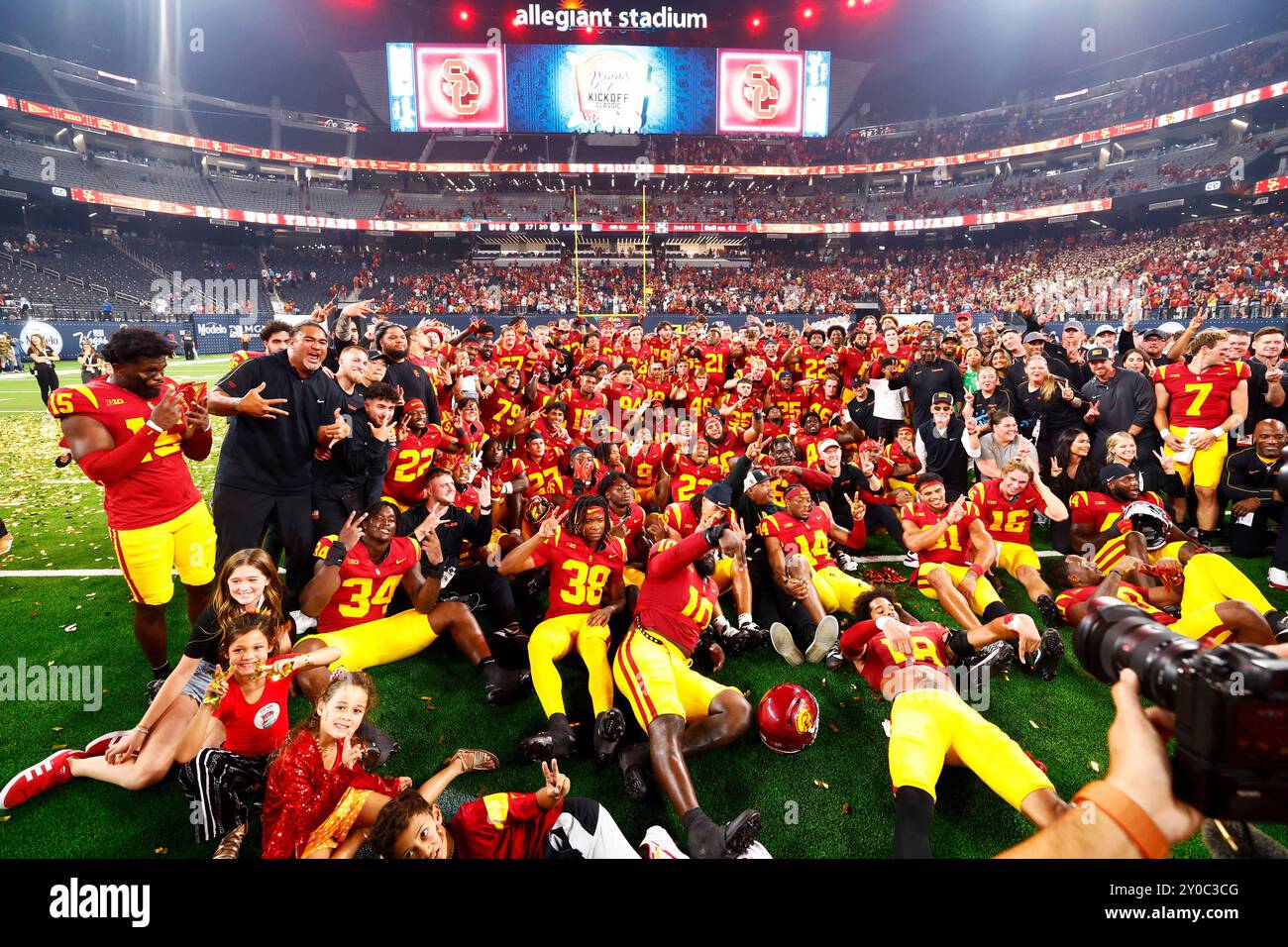 LAS VEGAS, NV - SEPTEMBER 01: The USC Trojans pose for a team photo ...