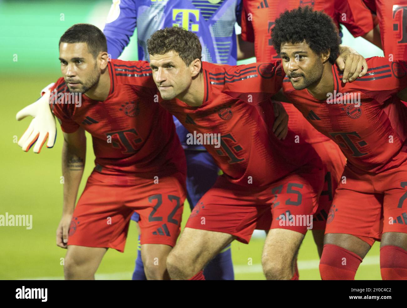 At the team photo in front of the match, from left to right: Raphael ...
