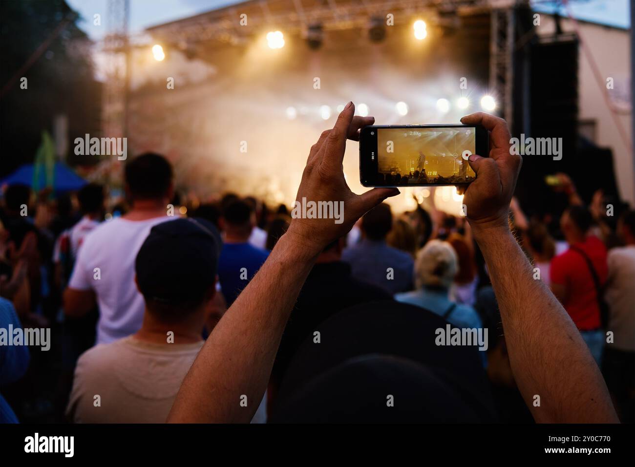 Crowd people standing near stage hi-res stock photography and images ...