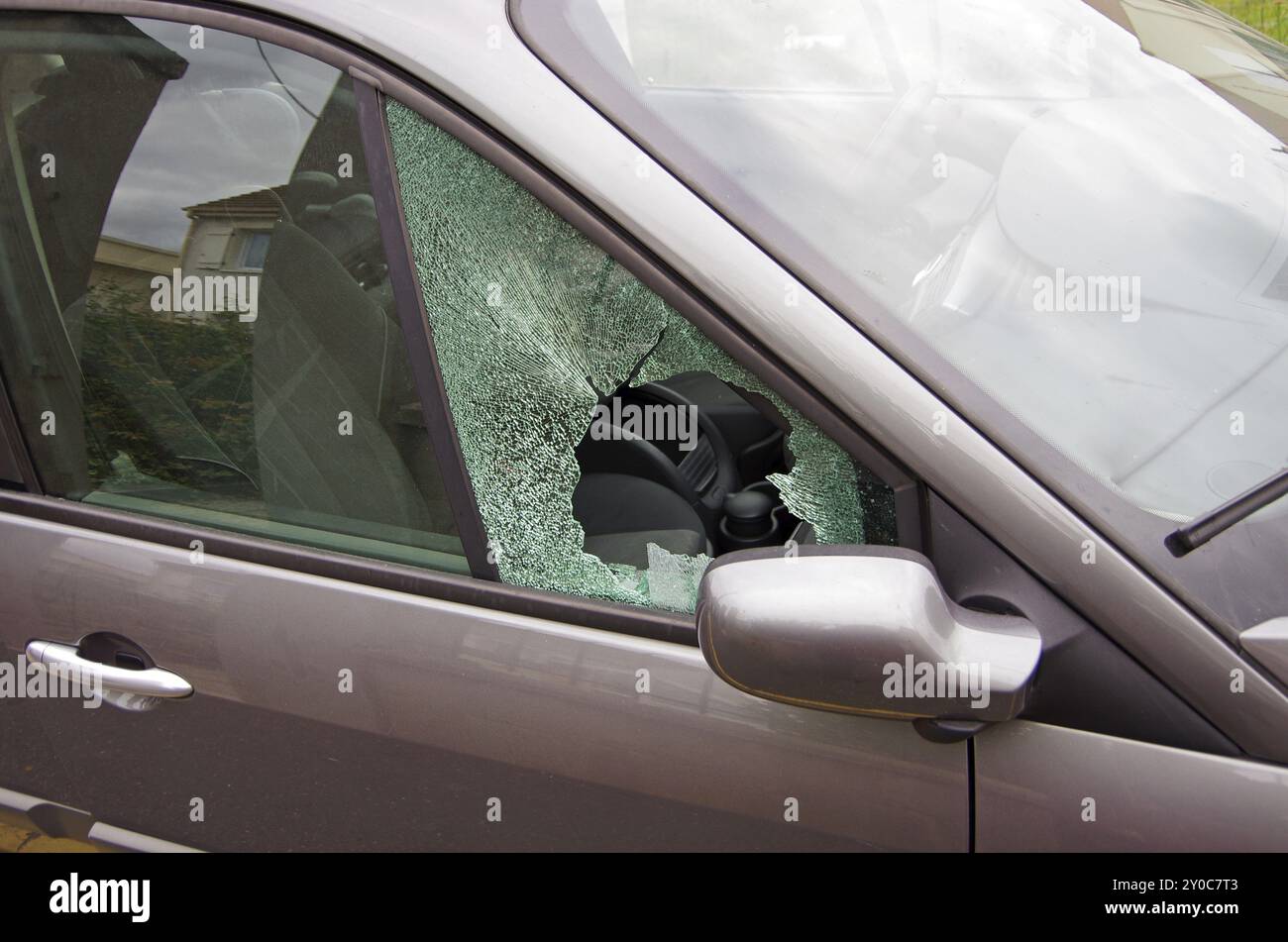 Car vandalism with smashed car window Stock Photo - Alamy