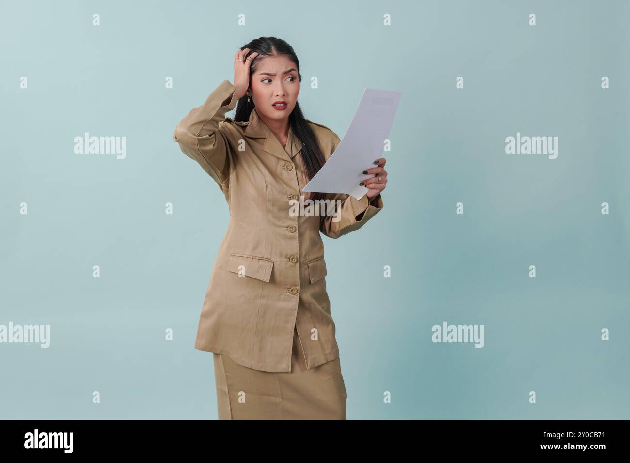 Upset employee holding paper hi-res stock photography and images - Alamy
