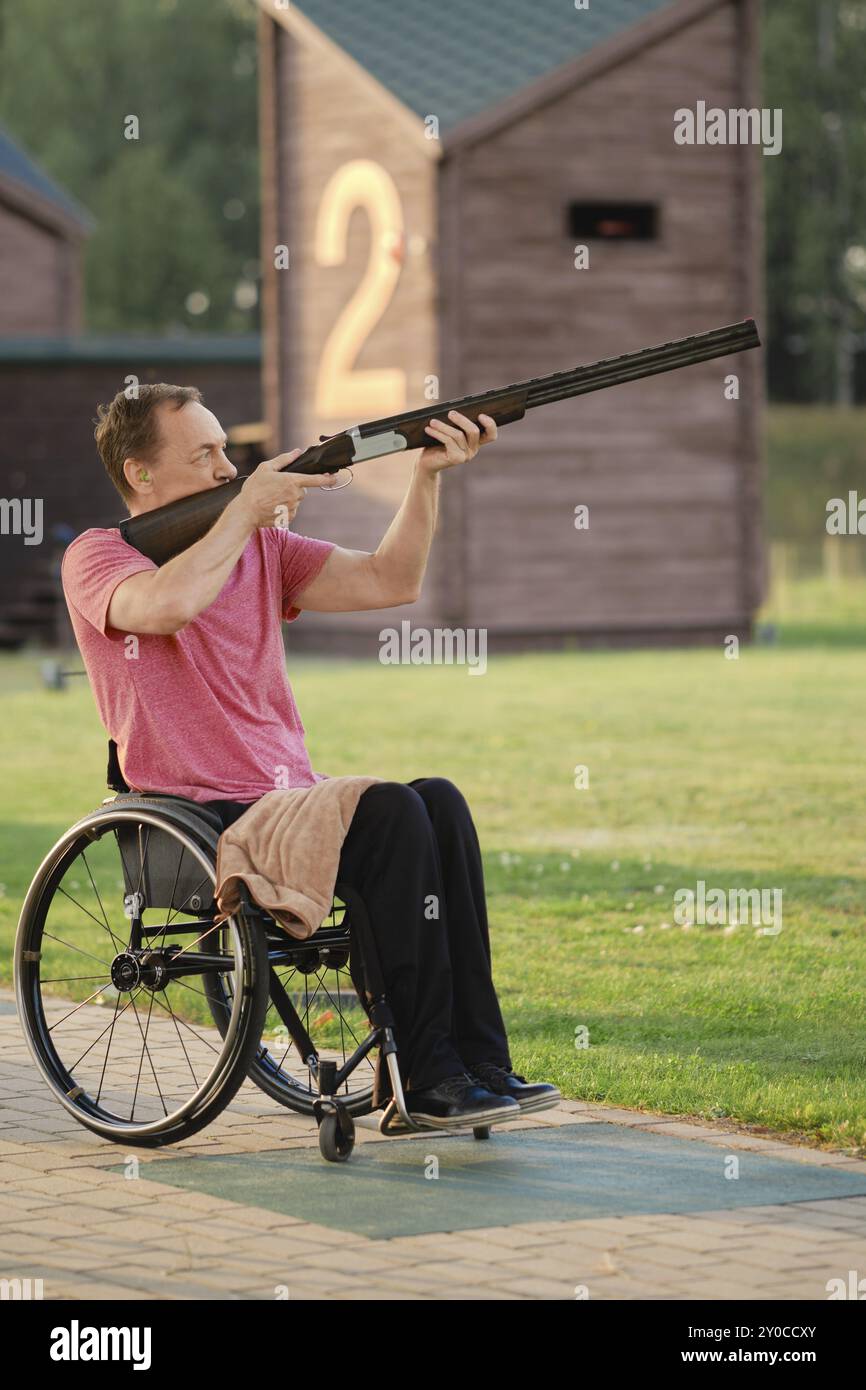 Physical disabilities excercise hi-res stock photography and images - Alamy