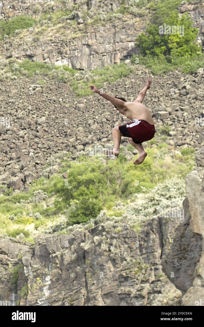 Young people jumping off cliffs hi-res stock photography and images - Alamy