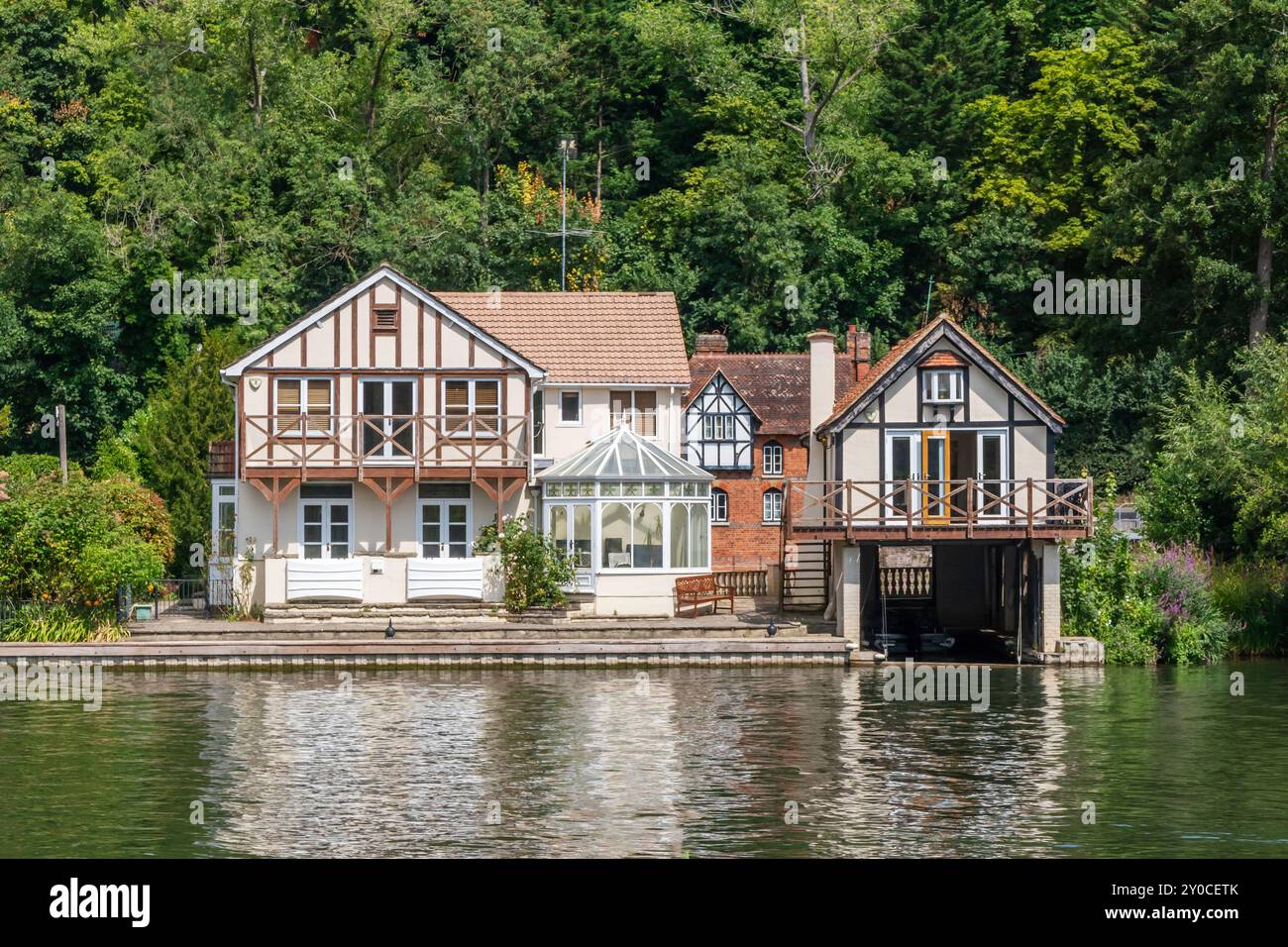 Luxury house with boathouse on the River Thames at Henley on Thames ...