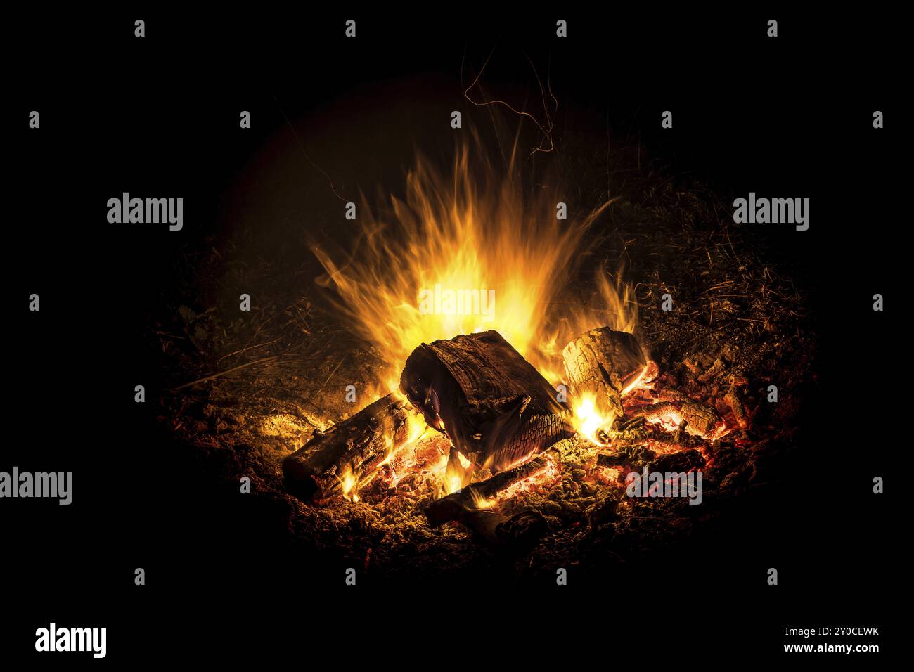 Fire embers black background hi-res stock photography and images - Alamy