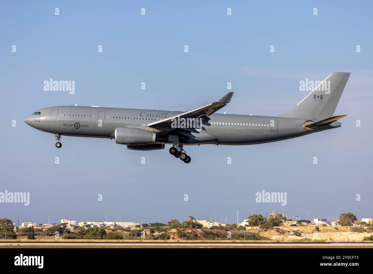 Canadain Air Force Airbus CC-330 (A330-200) (Reg.: 330003) on finals ...