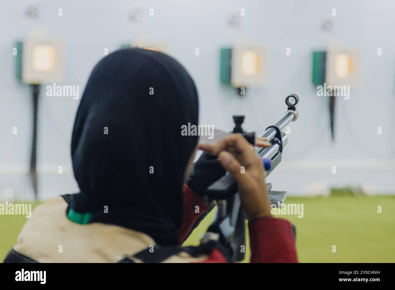 Indoor shooting range hi-res stock photography and images - Alamy