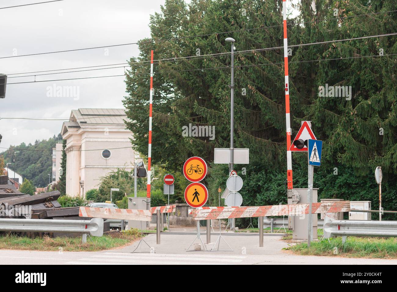 Renovating level grade crossing. Barriers over pedestrian train ...