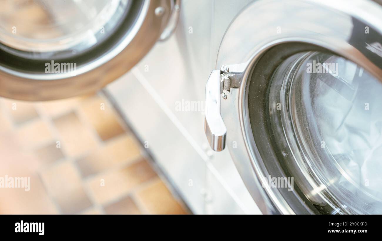 Modern launderette hi-res stock photography and images - Alamy