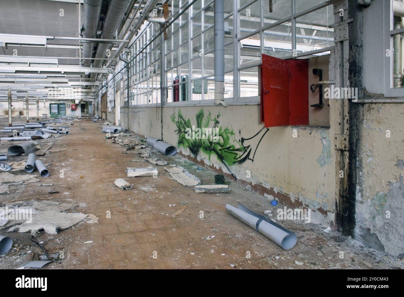 Old factory hall Stock Photo - Alamy