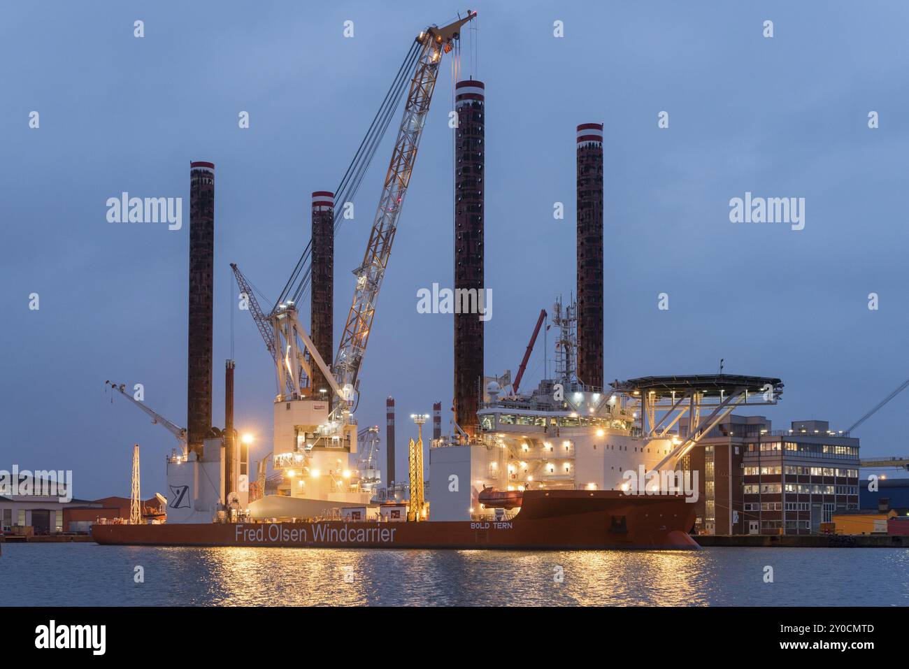 Jack up vessel Bold Tern being loaded. Jack up vessel Bold Tern in ...