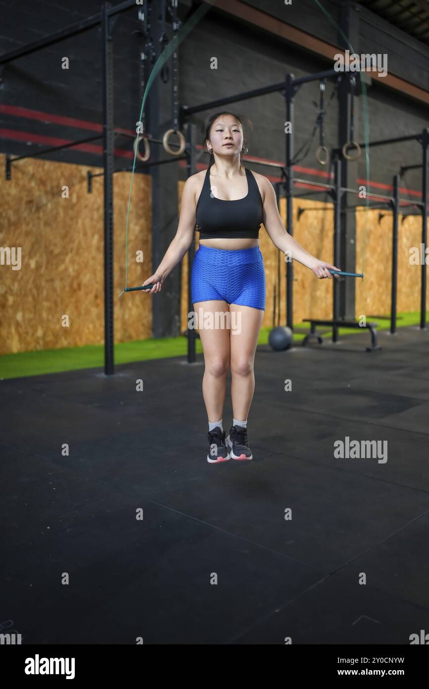 Young asian sportswomen in gym hi-res stock photography and images - Alamy