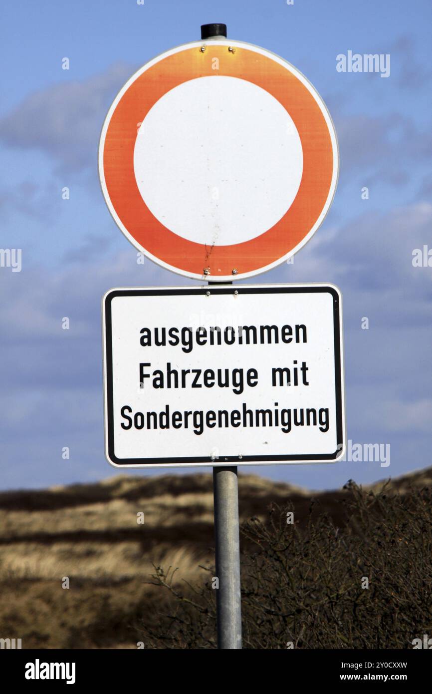 No entry road markings hi-res stock photography and images - Alamy