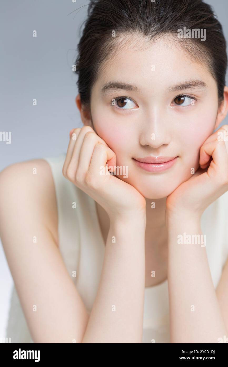 Woman thinking skincare smile hi-res stock photography and images - Alamy