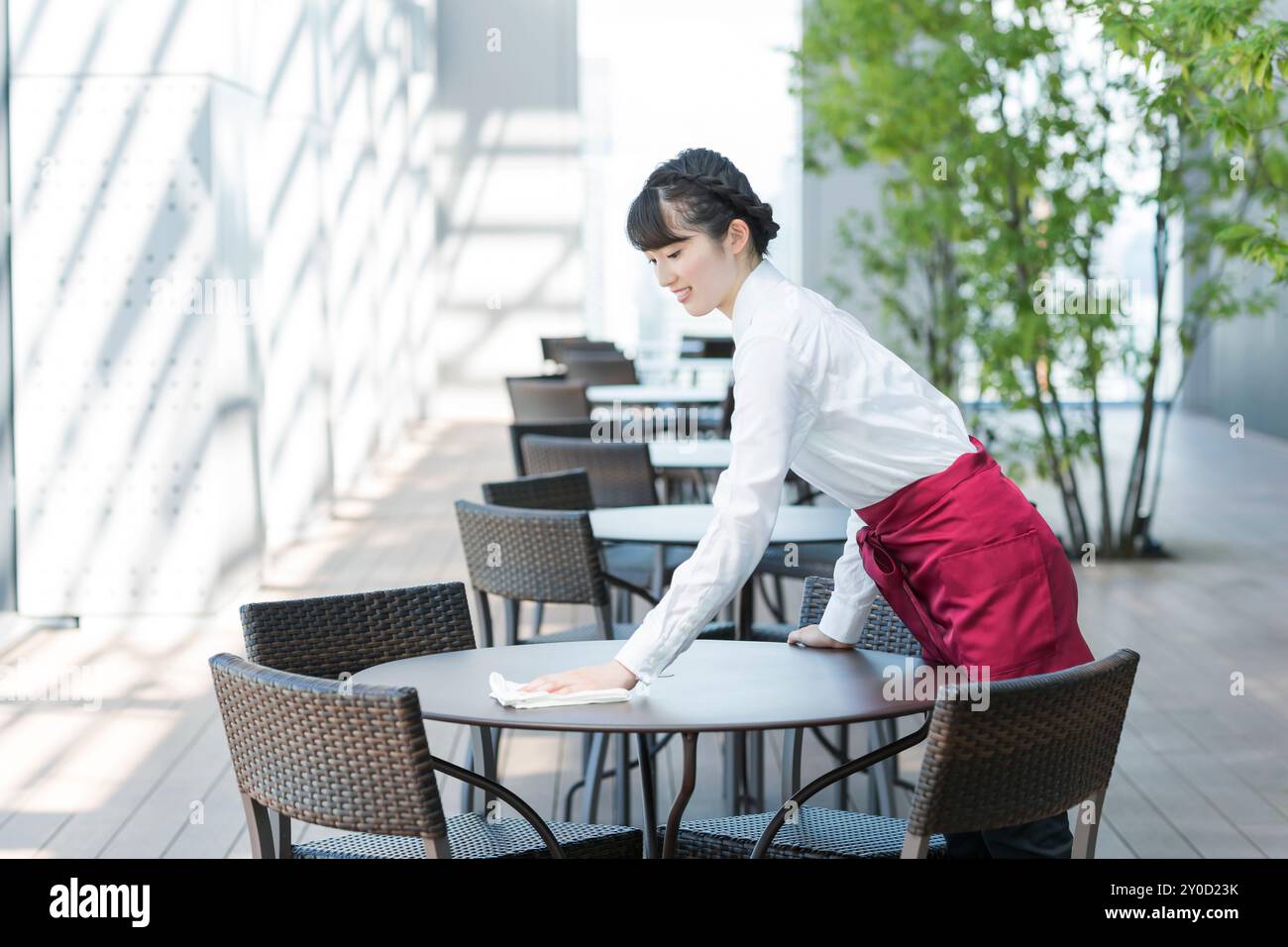 An employee wiping a table Stock Photo - Alamy