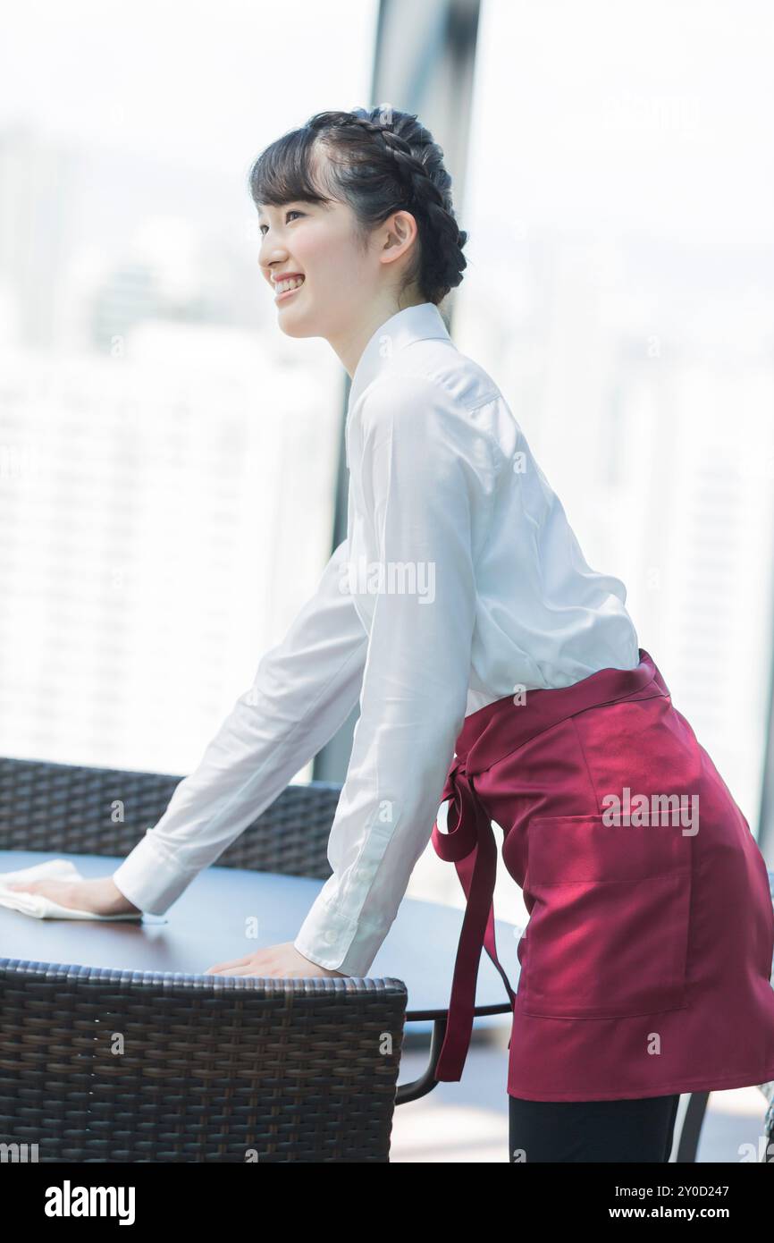 Table wiping hi-res stock photography and images - Alamy