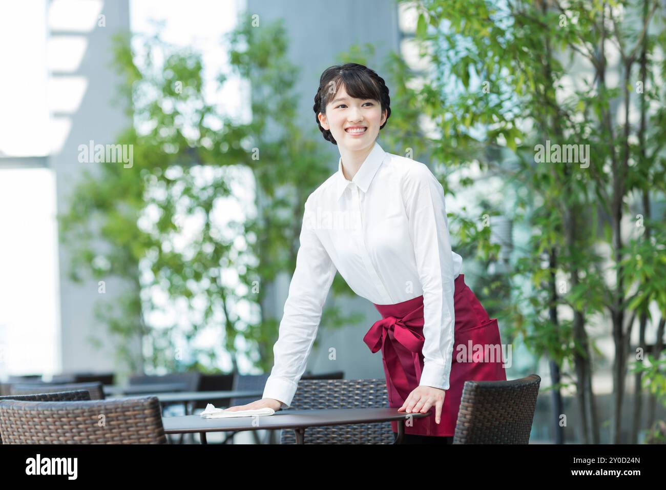 Table wiping hi-res stock photography and images - Alamy