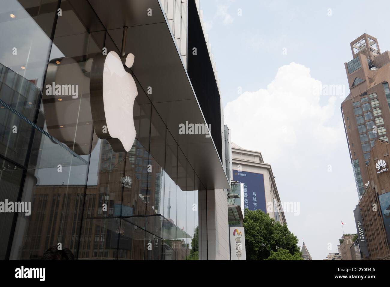 SHANGHAI, CHINA - SEPTEMBER 2, 2024 - The Huawei flagship store and the ...
