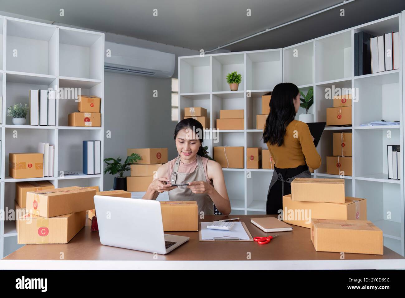 Online tools for entrepreneurs hi-res stock photography and images - Alamy