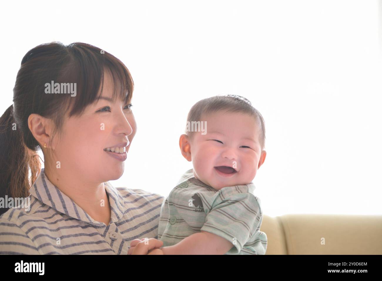 Japan parenting hi-res stock photography and images - Alamy