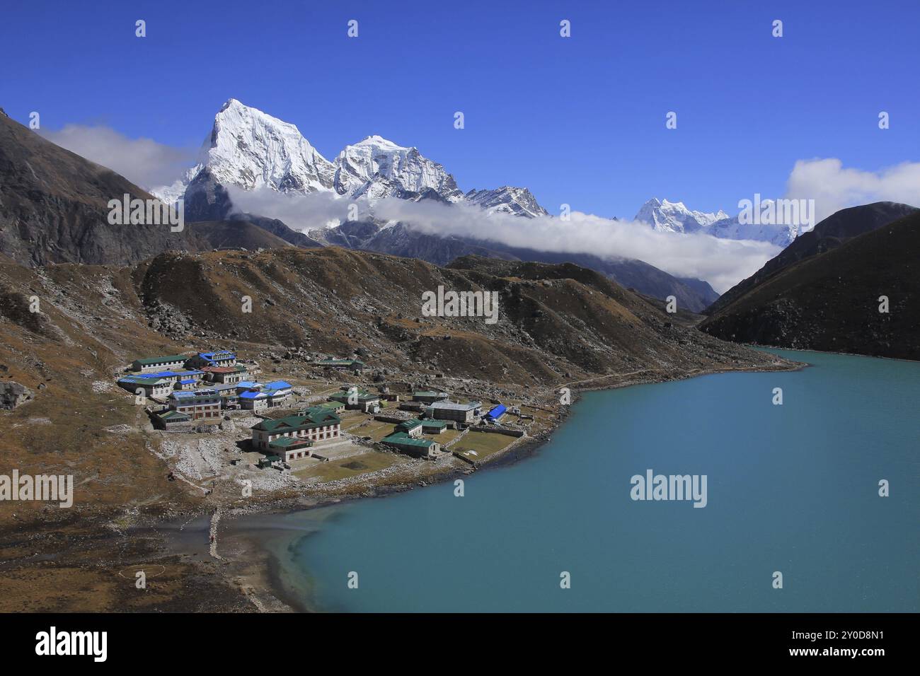 Gokyo glacial valley nepal hi-res stock photography and images - Alamy