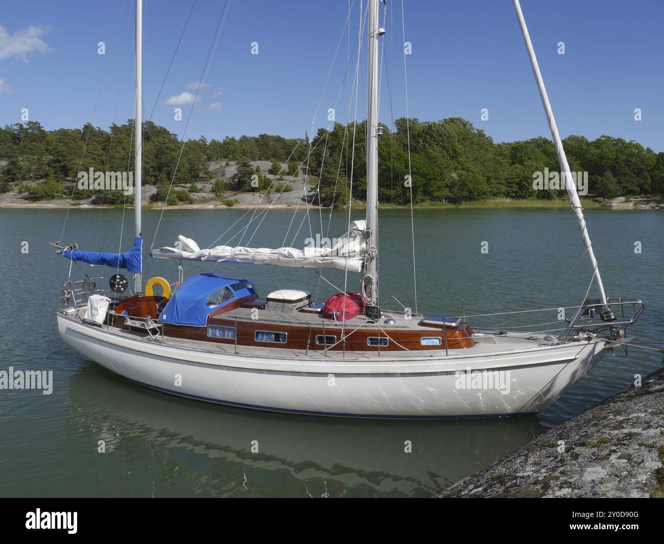 Sailing yacht at anchor in the Swedish archipelago Stock Photo - Alamy