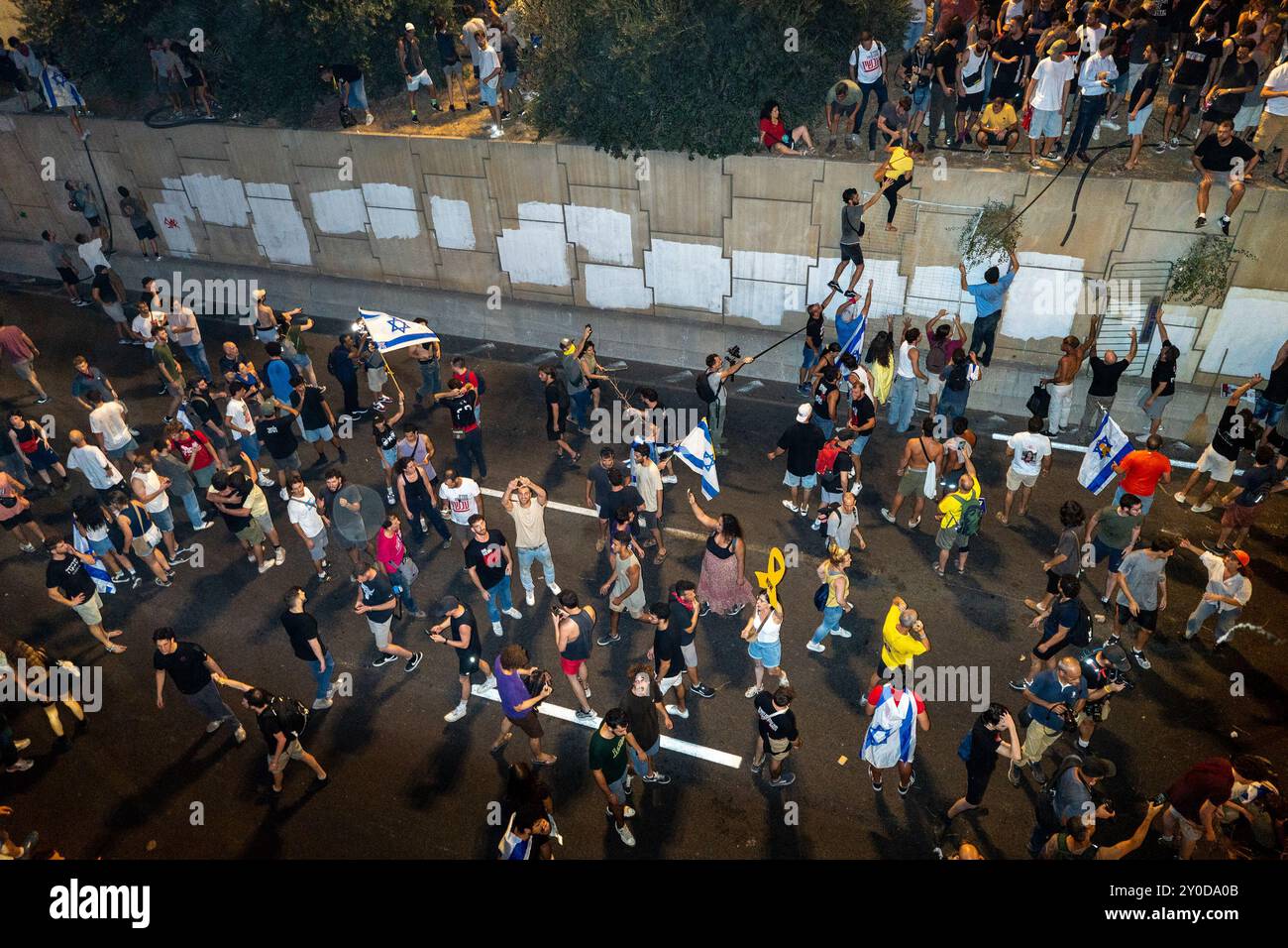 Protesters seen breaching police barriers, reaching Ayalon highway and ...