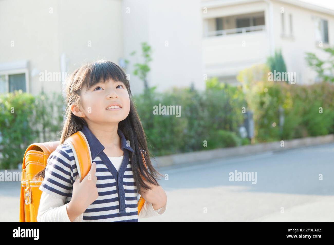 Elementary school girl carrying satchel on her back Stock Photo - Alamy