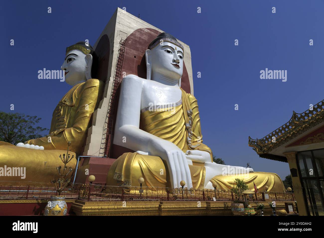 Seated Buddha statues at the Kyaik Pun Pagoda in Bago Stock Photo - Alamy