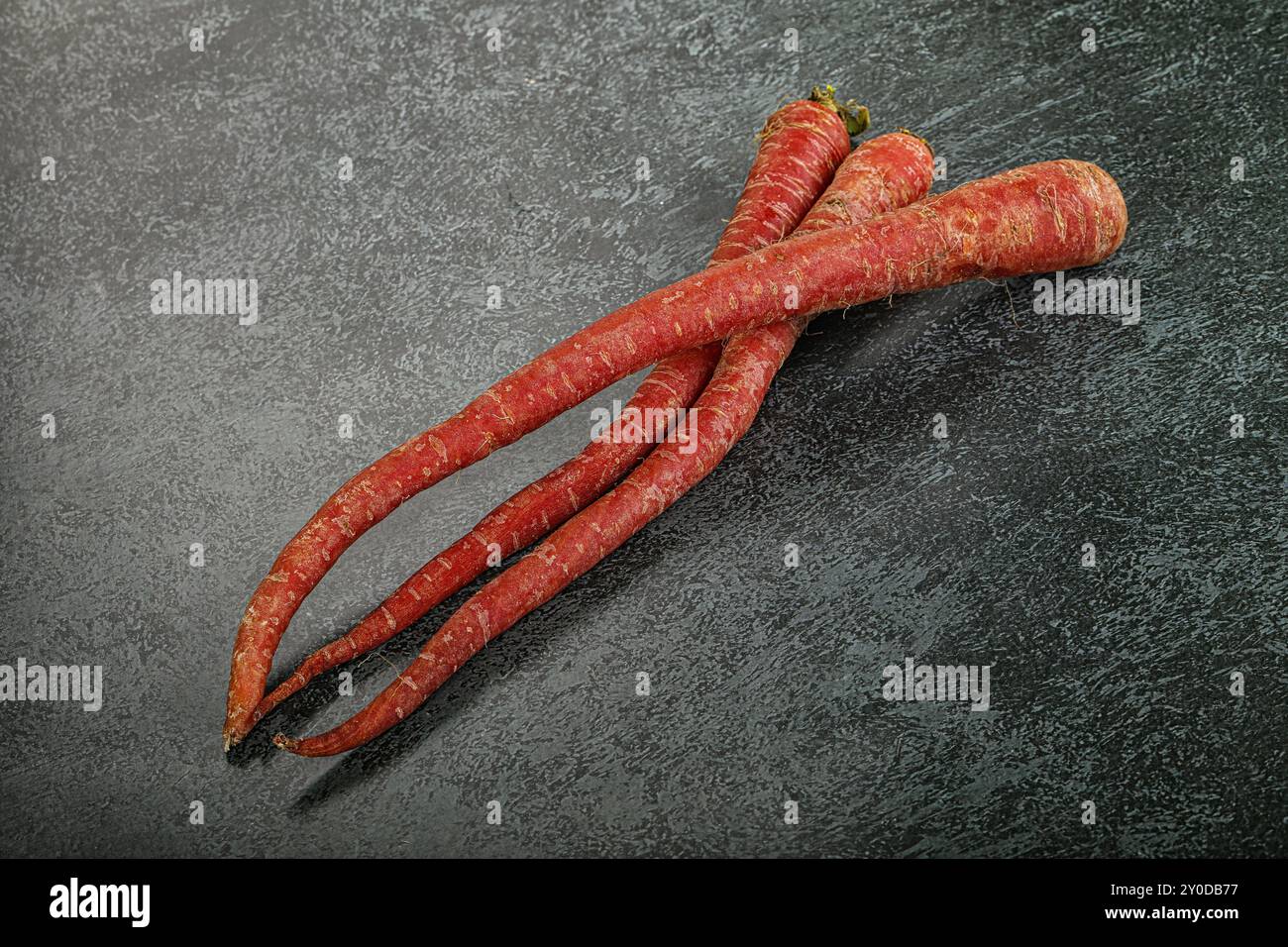 Raw ripe Indian red carrot root Stock Photo - Alamy