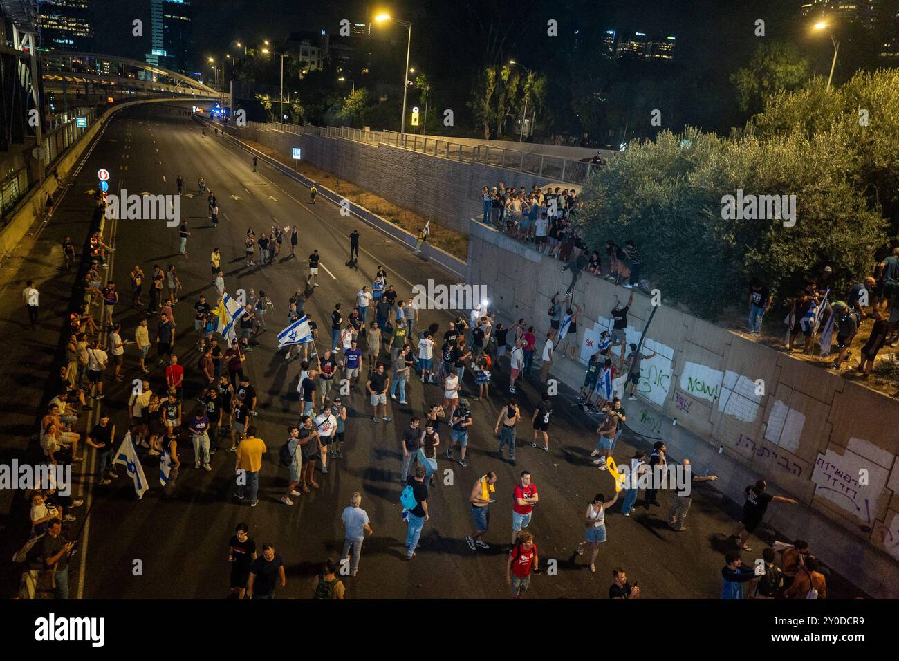 Protesters seen breaching police barriers, reaching Ayalon highway and ...