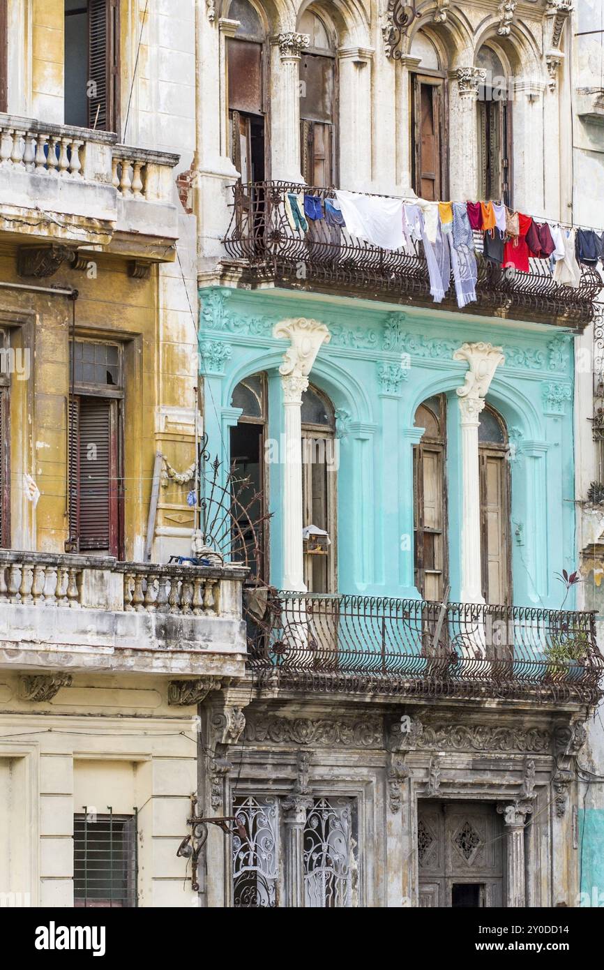 Run-down house facade in Cuba Stock Photo - Alamy