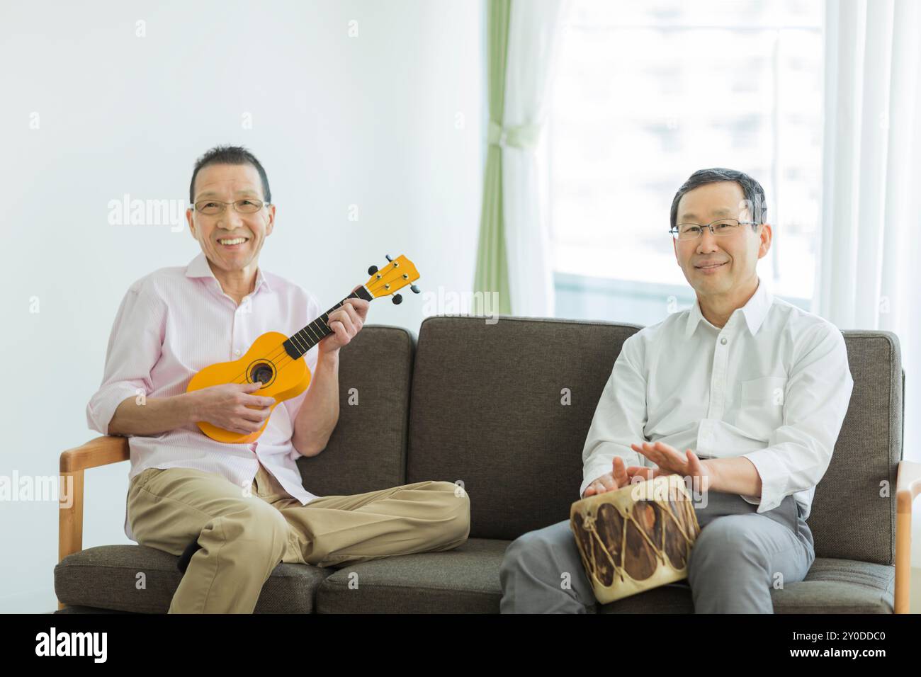 People playing music on an instrument hi-res stock photography and ...