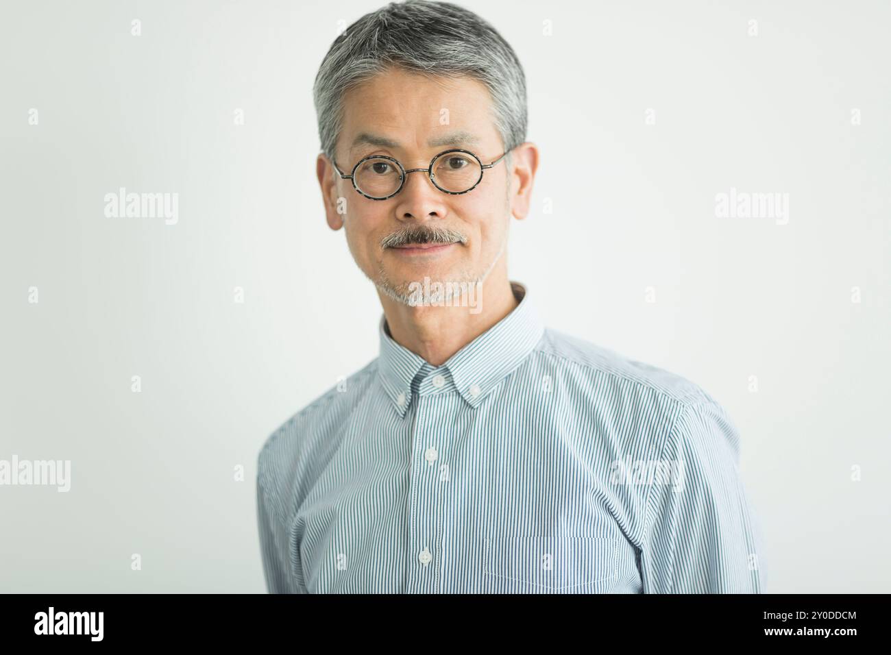 Elderly Japanese man Stock Photo - Alamy