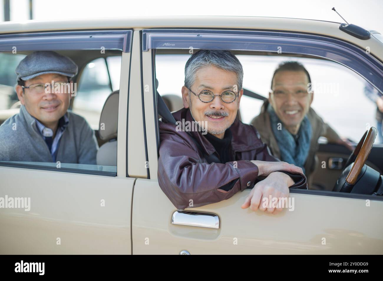 Driving senior man Stock Photo - Alamy