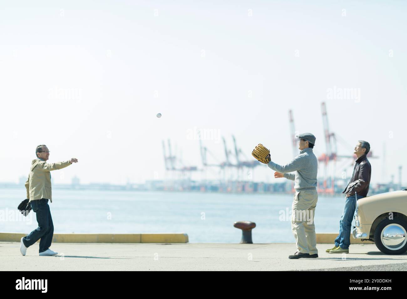 Catch shore hi-res stock photography and images - Alamy