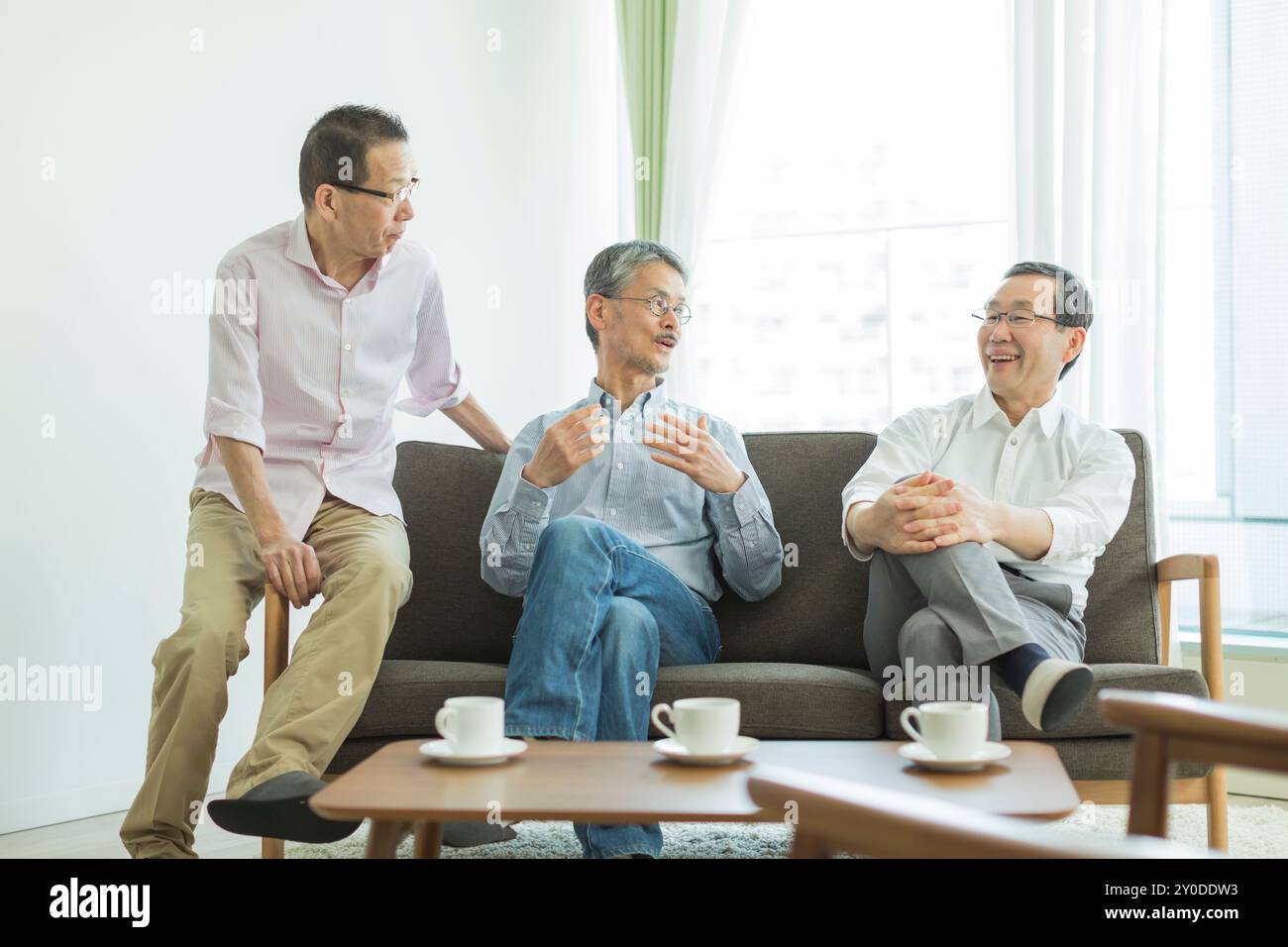 Elderly men having conversation hi-res stock photography and images - Alamy