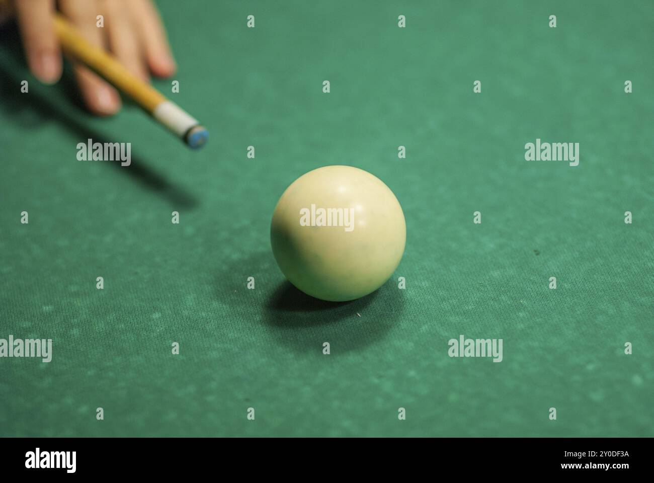 Cue hits white billiard ball hi-res stock photography and images - Alamy