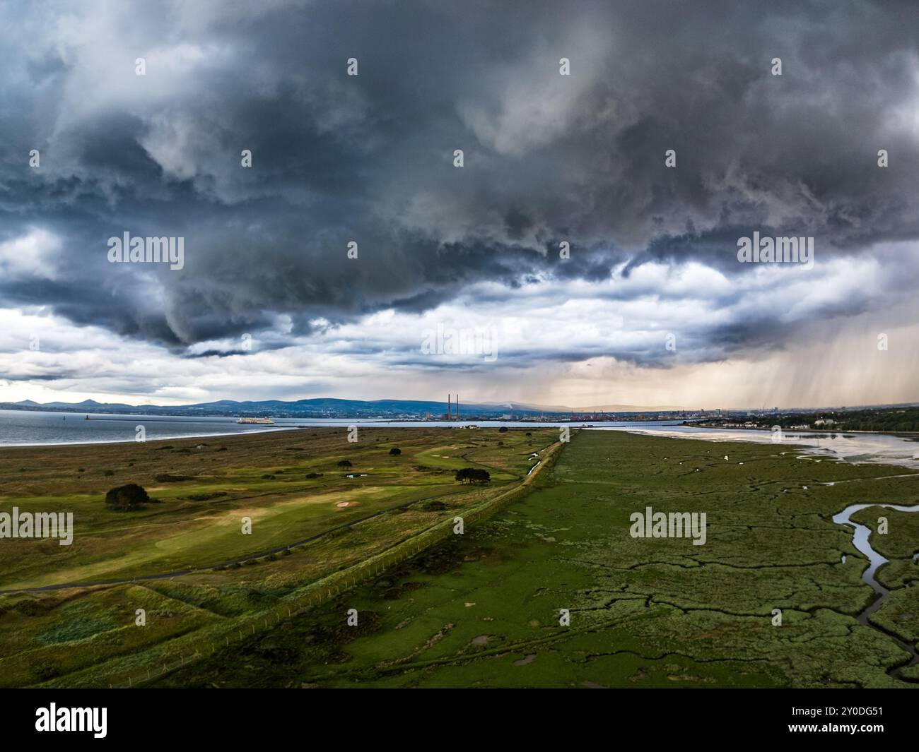 Incoming from the sea hi-res stock photography and images - Alamy